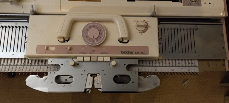 Brother KH260 bulky knitting machine – Knitting Machine Encyclopedia