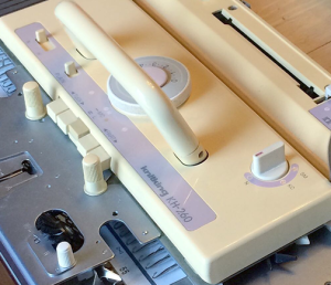 Brother KH260 bulky knitting machine – Knitting Machine Encyclopedia