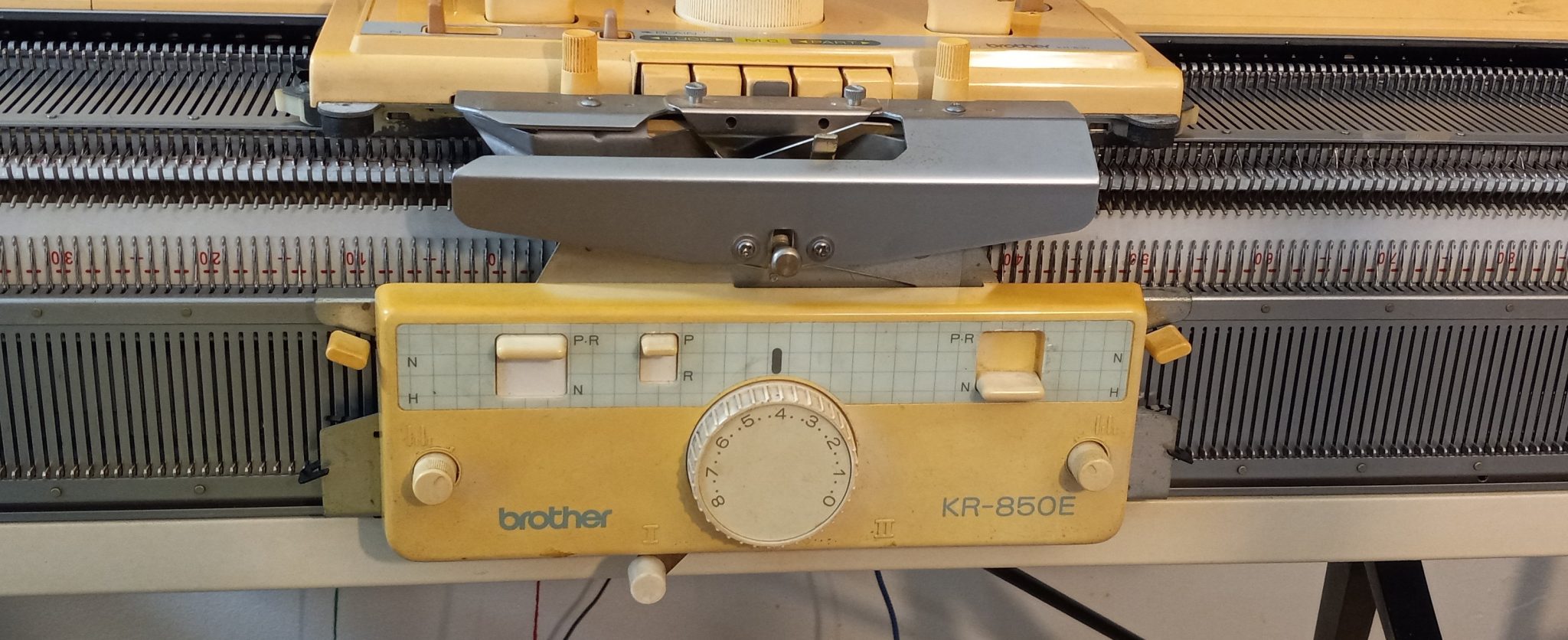Brother KR850 ribbing attachment – Knitting Machine Encyclopedia