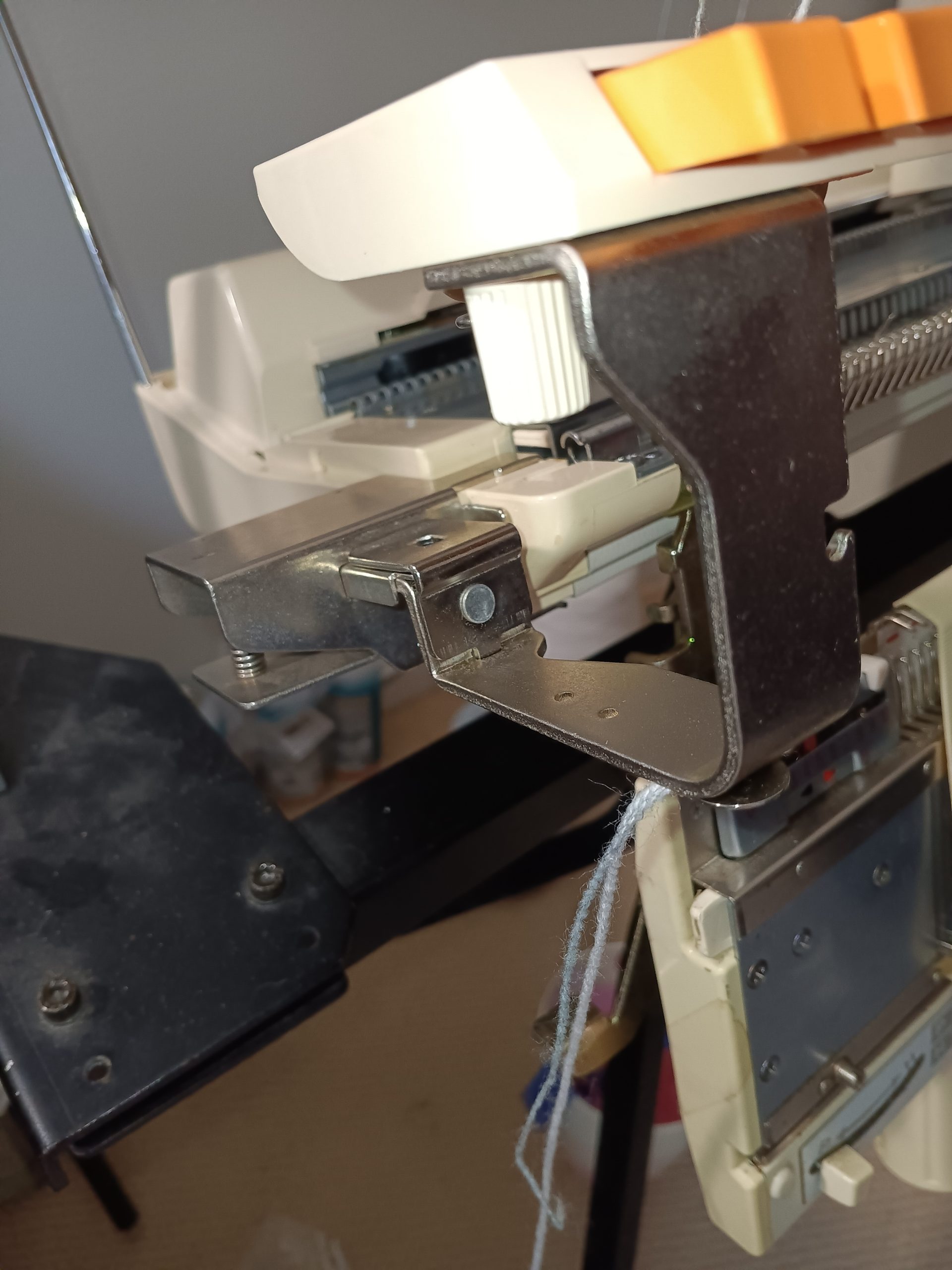 Brother KHC-820 color changer – Knitting Machine Encyclopedia