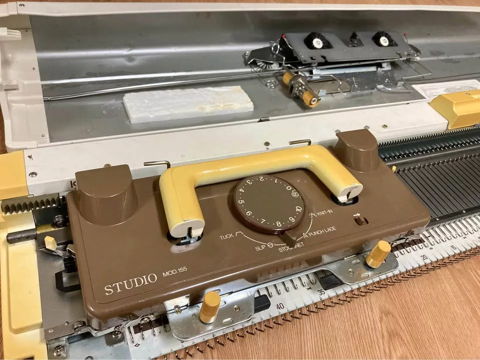 Studio mod. 155 knitting machine – Knitting Machine Encyclopedia