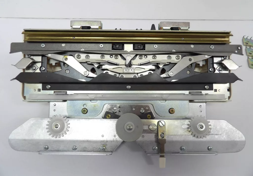 Silver Reed AG50 electronic intarsia carriage – Knitting Machine ...